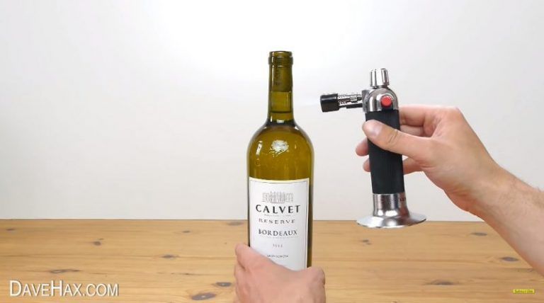 Cómo descorchar una botella con un soplete - La cartera rota